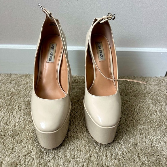 Steve Madden | Shoes | Steve Madden Beige Platform Pumps | Poshmark